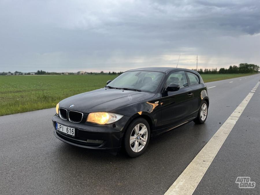 Black BMW 116 2010 in Klaipeda, with an engine capacity of 2.00 L and mileage of 308 thousand km for 2450 €, photo 6 on AUTOMOTO.COM.LV