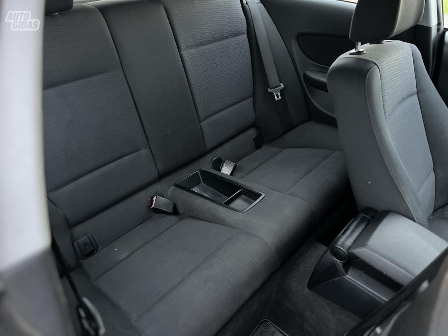 Black BMW 116 2010 in Klaipeda, with an engine capacity of 2.00 L and mileage of 308 thousand km for 2450 €, photo 8 on AUTOMOTO.COM.LV