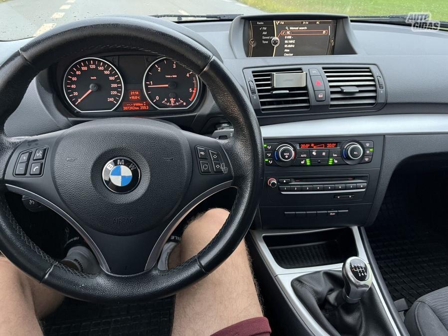 Black BMW 116 2010 in Klaipeda, with an engine capacity of 2.00 L and mileage of 308 thousand km for 2450 €, photo 11 on AUTOMOTO.COM.LV