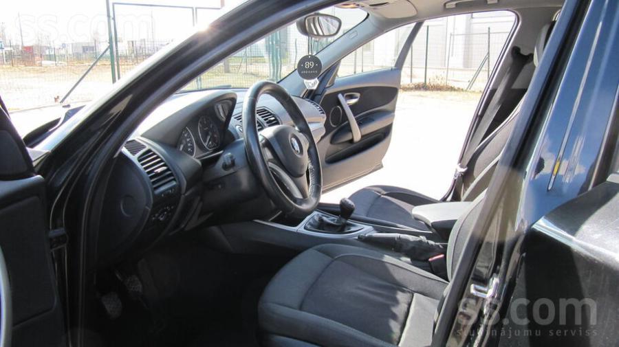 Melns BMW 116 2010 Rīga, ar dzinēja tilpumu 2.00 L un nobraukumu 258 tūkst. km par 2950 €, foto 3 vietnē AUTOMOTO.COM.LV