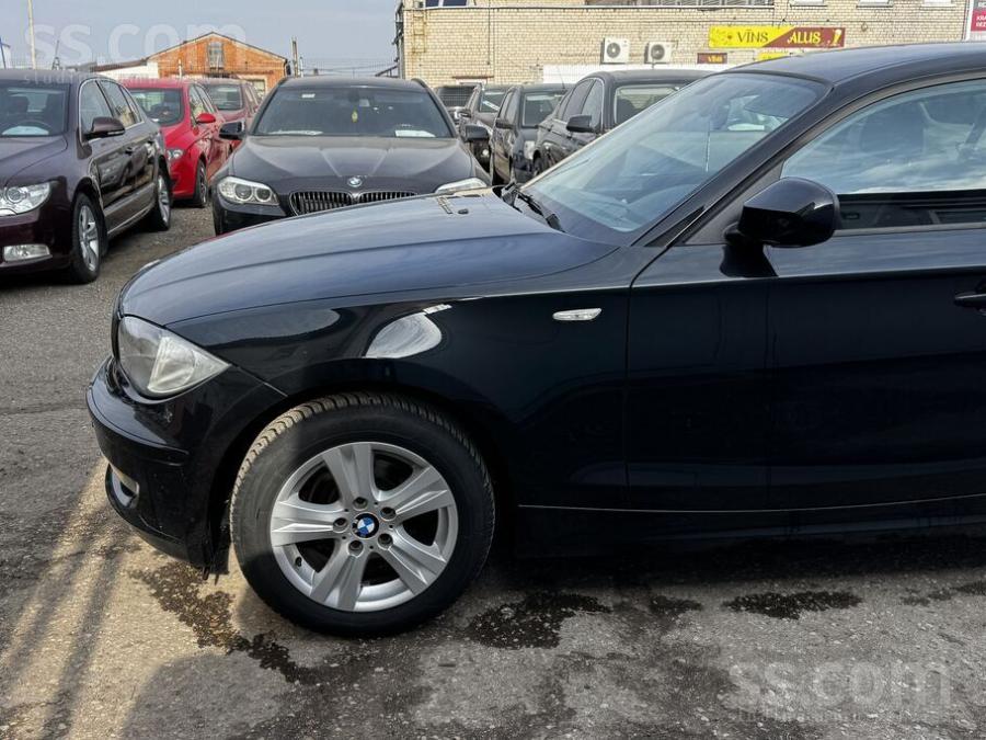 Black BMW 116 2010 in Daugavpils, with an engine capacity of 2.00 L and mileage of 0 thousand km for 4690 €, photo 8 on AUTOMOTO.COM.LV