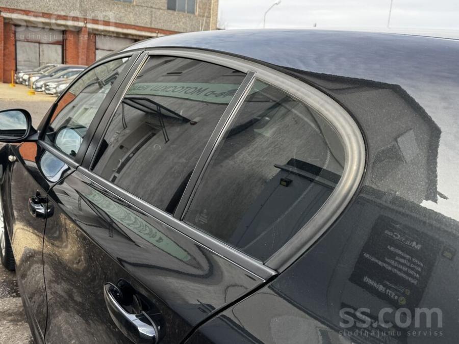 Black BMW 116 2010 in Daugavpils, with an engine capacity of 2.00 L and mileage of 0 thousand km for 4690 €, photo 11 on AUTOMOTO.COM.LV