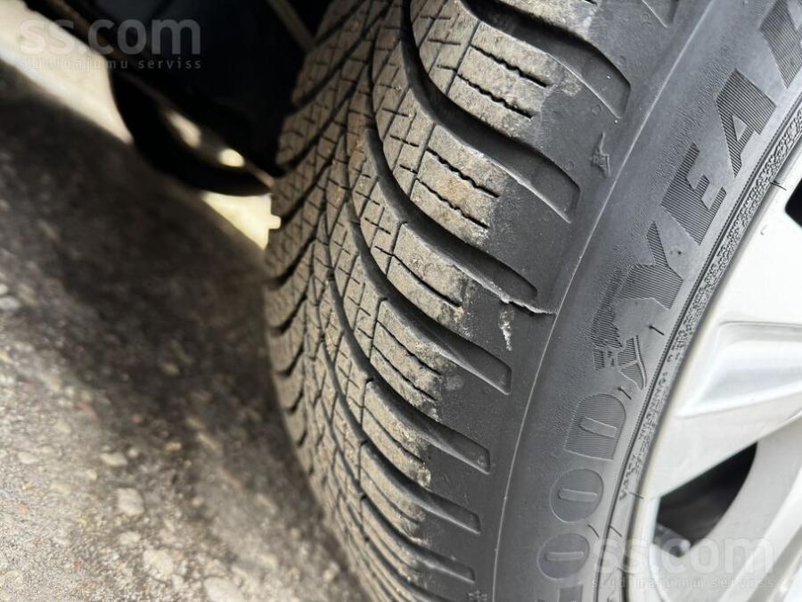 Black BMW 116 2010 in Daugavpils, with an engine capacity of 2.00 L and mileage of 0 thousand km for 4690 €, photo 27 on AUTOMOTO.COM.LV