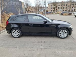 Black BMW 116 2010 in Riga, with an engine capacity of 2.00 L and mileage of 271 thousand km for 3500 €, photo 5 on AUTOMOTO.COM.LV
