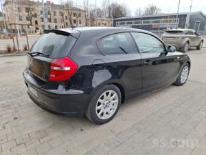 Black BMW 116 2010 in Riga, with an engine capacity of 2.00 L and mileage of 271 thousand km for 3500 €, photo 6 on AUTOMOTO.COM.LV