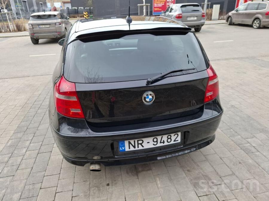 Black BMW 116 2010 in Riga, with an engine capacity of 2.00 L and mileage of 271 thousand km for 3500 €, photo 7 on AUTOMOTO.COM.LV