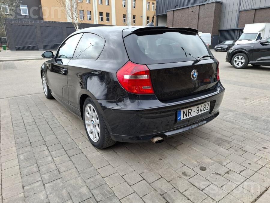 Black BMW 116 2010 in Riga, with an engine capacity of 2.00 L and mileage of 271 thousand km for 3500 €, photo 8 on AUTOMOTO.COM.LV