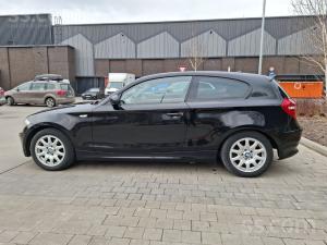 Black BMW 116 2010 in Riga, with an engine capacity of 2.00 L and mileage of 271 thousand km for 3500 €, photo 9 on AUTOMOTO.COM.LV