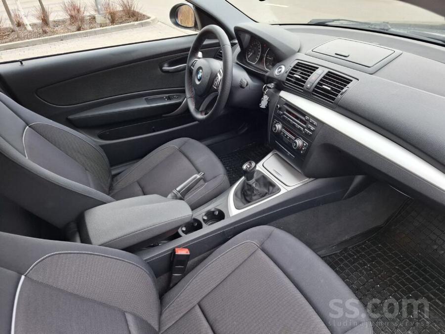 Black BMW 116 2010 in Riga, with an engine capacity of 2.00 L and mileage of 271 thousand km for 3500 €, photo 10 on AUTOMOTO.COM.LV