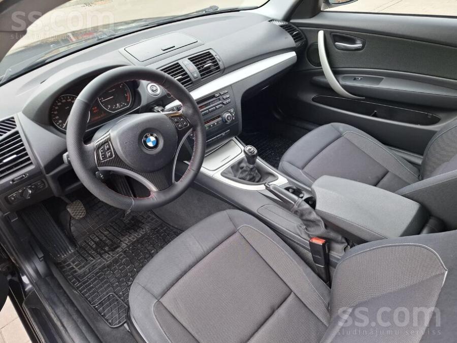 Black BMW 116 2010 in Riga, with an engine capacity of 2.00 L and mileage of 271 thousand km for 3500 €, photo 11 on AUTOMOTO.COM.LV