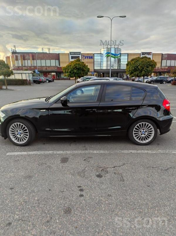 Black BMW 116 2010 in Riga, with an engine capacity of 2.00 L and mileage of 213 thousand km for 4500 €, photo 3 on AUTOMOTO.COM.LV
