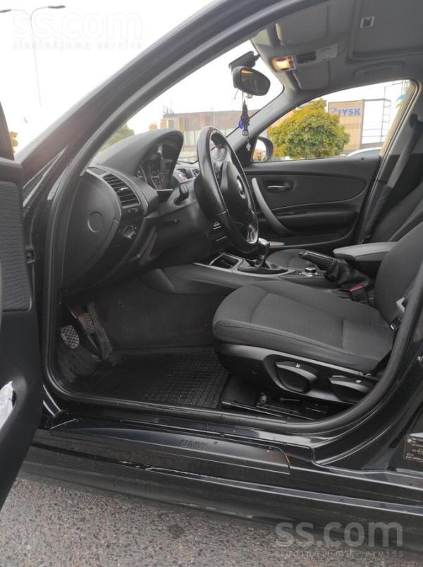 Black BMW 116 2010 in Riga, with an engine capacity of 2.00 L and mileage of 213 thousand km for 4500 €, photo 5 on AUTOMOTO.COM.LV
