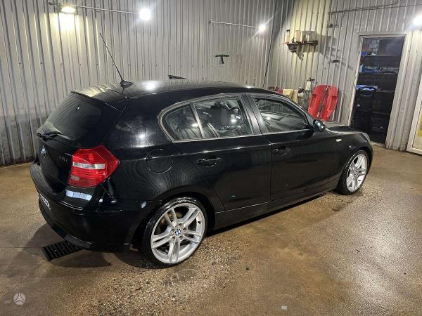 Black BMW 116 2010 in Kedainiai, with an engine capacity of 1.60 L and mileage of 277 thousand km for 2950 €, photo 6 on AUTOMOTO.COM.LV