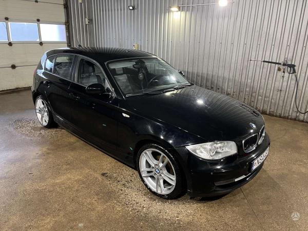 Black BMW 116 2010 in Kedainiai, with an engine capacity of 1.60 L and mileage of 277 thousand km for 2950 €, photo 8 on AUTOMOTO.COM.LV