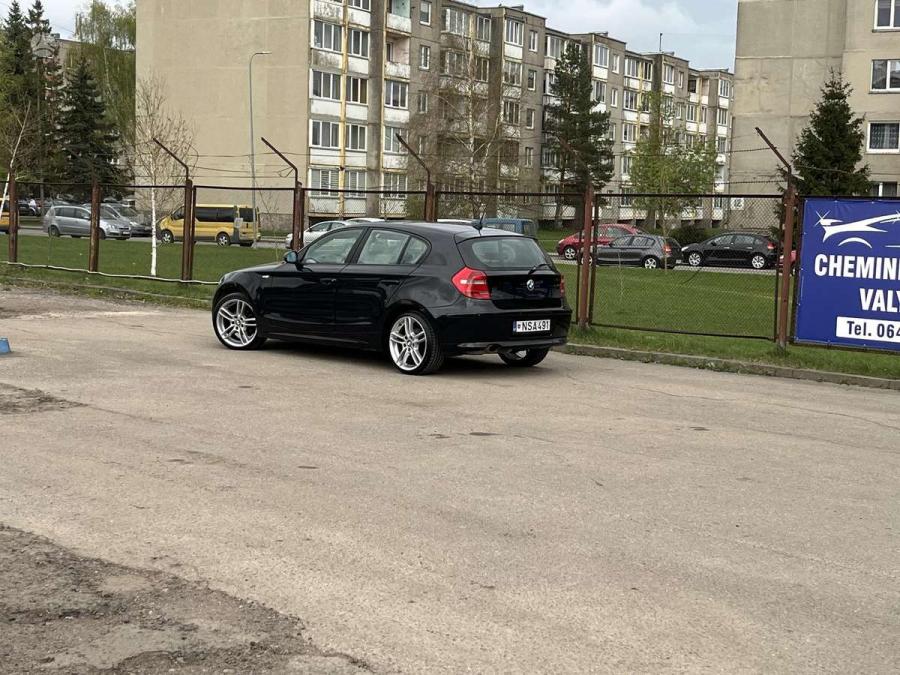 Melns BMW 116 2010 Kėdainiai, ar dzinēja tilpumu 1.60 L un nobraukumu 277 tūkst. km par 2950 €, foto 10 vietnē AUTOMOTO.COM.LV