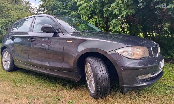 Black BMW 116 2010 in Radviliskis, with an engine capacity of 2.00 L and mileage of 297 thousand km for 3500 €, photo 2 on AUTOMOTO.COM.LV