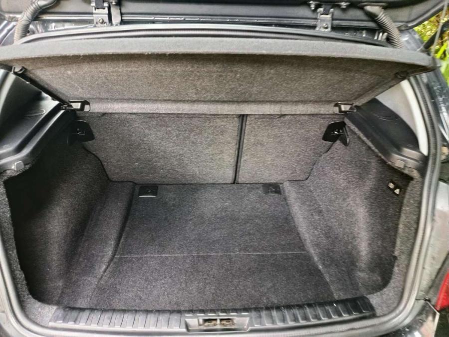 Black BMW 116 2010 in Radviliskis, with an engine capacity of 2.00 L and mileage of 297 thousand km for 3500 €, photo 18 on AUTOMOTO.COM.LV