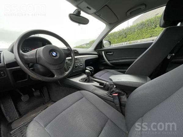 Melns BMW 116 2010 Rīga, ar dzinēja tilpumu 2.00 L un nobraukumu 276 tūkst. km par 2450 €, foto 4 vietnē AUTOMOTO.COM.LV