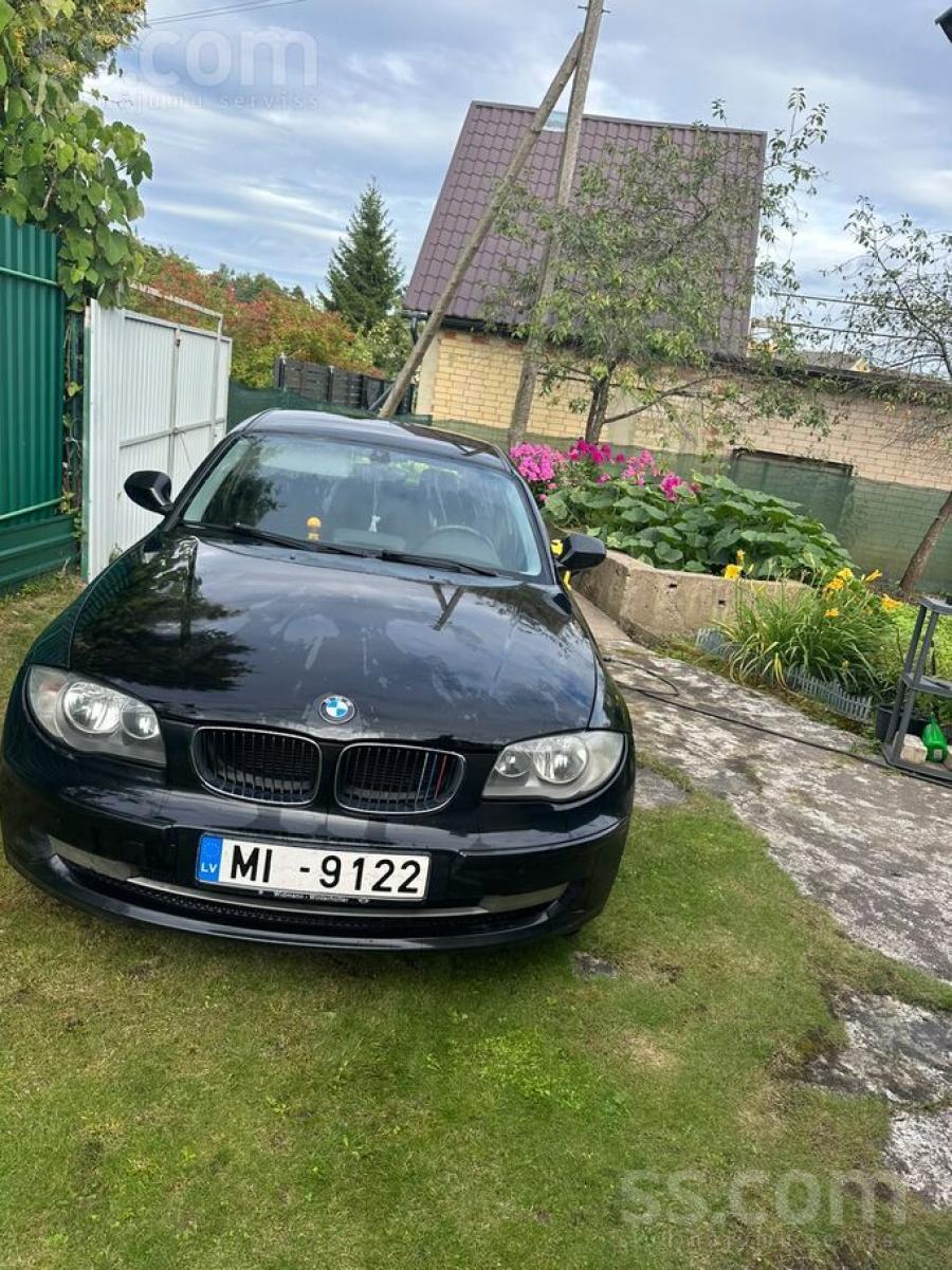 Black BMW 116 2010 in Daugavpils, with an engine capacity of 2.00 L and mileage of 290 thousand km for 3850 €, photo 6 on AUTOMOTO.COM.LV