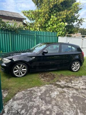 Black BMW 116 2010 in Daugavpils, with an engine capacity of 2.00 L and mileage of 290 thousand km for 3850 €, photo 7 on AUTOMOTO.COM.LV