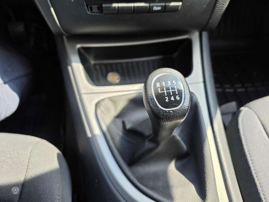 Melns BMW 116 2010 Radviliškis, ar dzinēja tilpumu 2.00 L un nobraukumu 172 tūkst. km par 2550 €, foto 15 vietnē AUTOMOTO.COM.LV