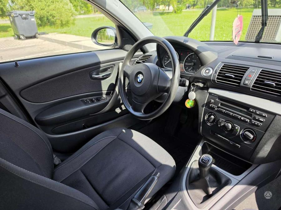 Melns BMW 116 2010 Radviliškis, ar dzinēja tilpumu 2.00 L un nobraukumu 172 tūkst. km par 2550 €, foto 16 vietnē AUTOMOTO.COM.LV
