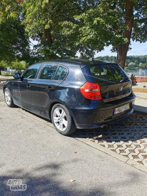 Melns BMW 116 2010 Kauņa, ar dzinēja tilpumu 2.00 L un nobraukumu 305 tūkst. km par 3900 €, foto 5 vietnē AUTOMOTO.COM.LV