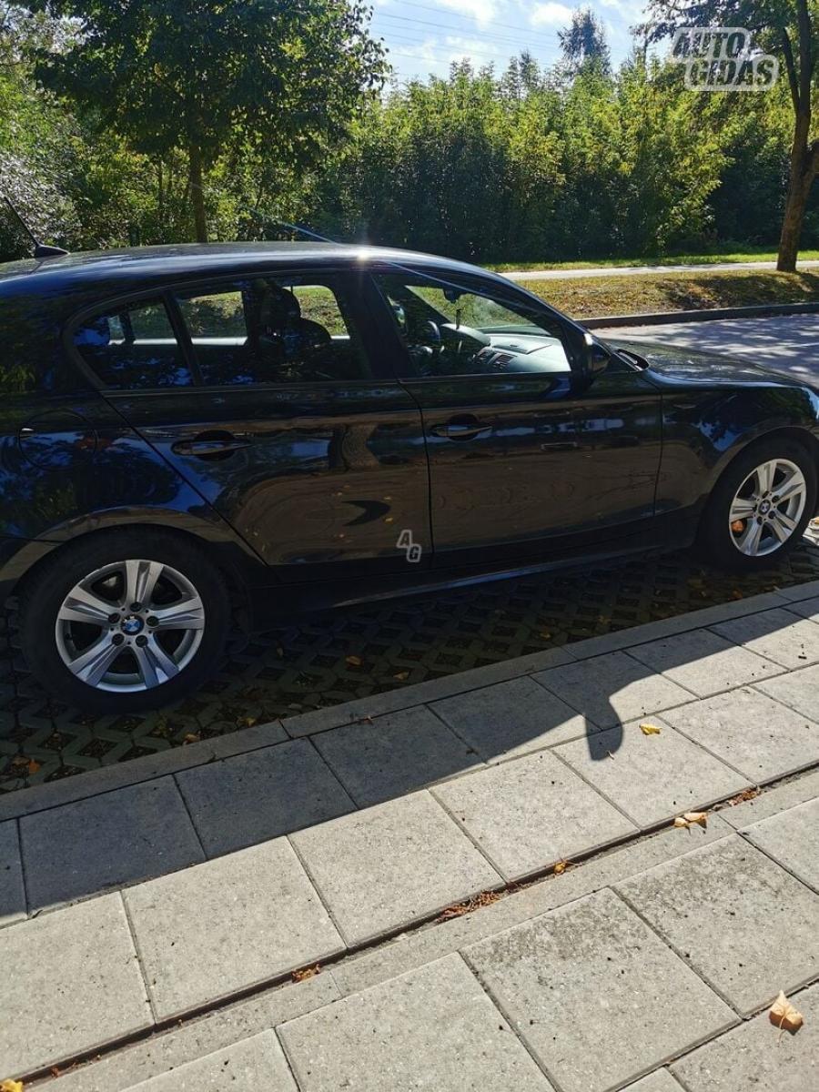Melns BMW 116 2010 Kauņa, ar dzinēja tilpumu 2.00 L un nobraukumu 305 tūkst. km par 3900 €, foto 8 vietnē AUTOMOTO.COM.LV
