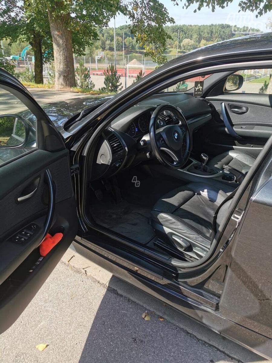Melns BMW 116 2010 Kauņa, ar dzinēja tilpumu 2.00 L un nobraukumu 305 tūkst. km par 3900 €, foto 11 vietnē AUTOMOTO.COM.LV