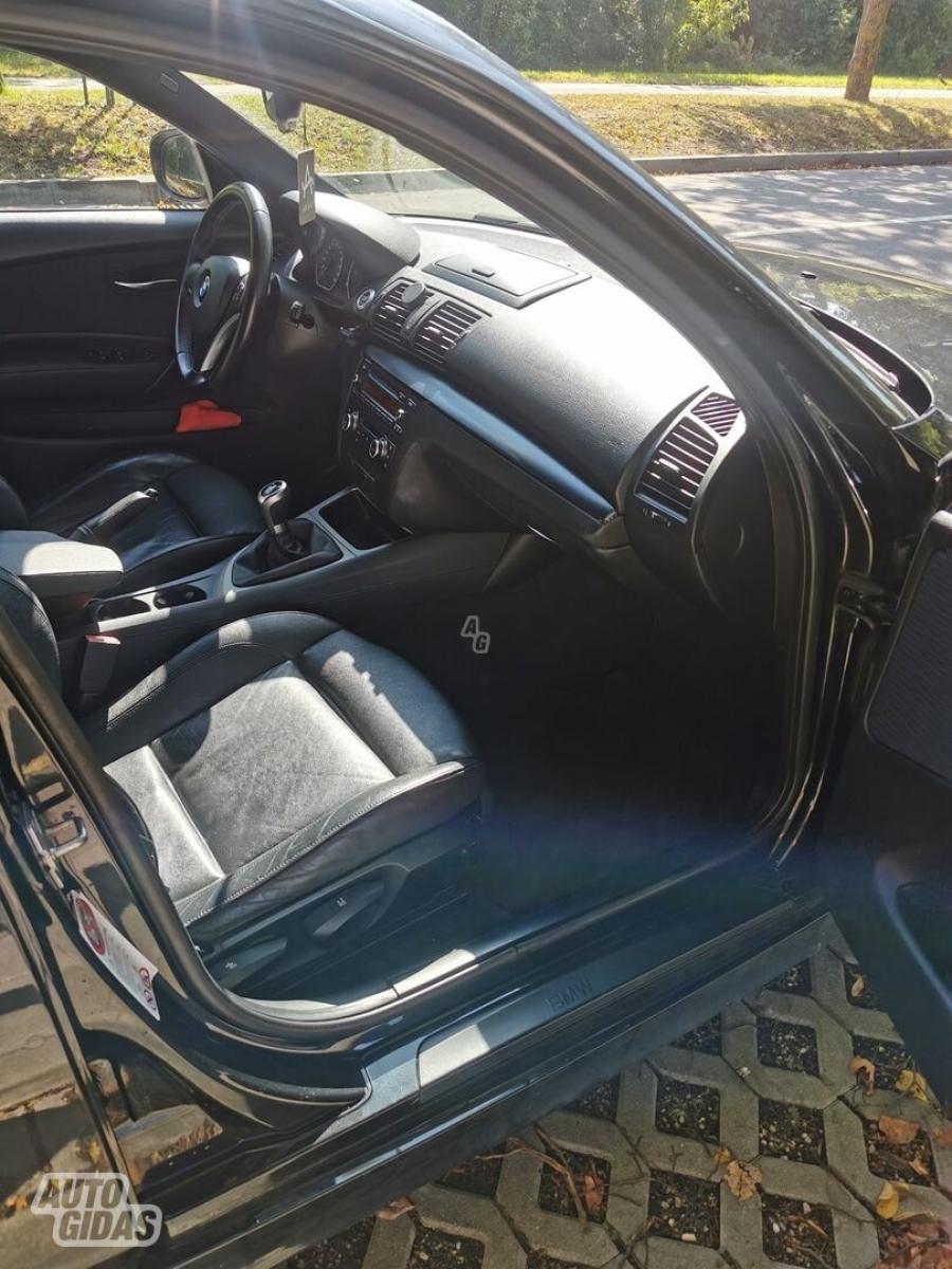 Melns BMW 116 2010 Kauņa, ar dzinēja tilpumu 2.00 L un nobraukumu 305 tūkst. km par 3900 €, foto 15 vietnē AUTOMOTO.COM.LV