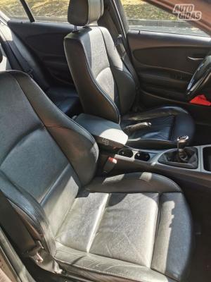 Melns BMW 116 2010 Kauņa, ar dzinēja tilpumu 2.00 L un nobraukumu 305 tūkst. km par 3900 €, foto 16 vietnē AUTOMOTO.COM.LV