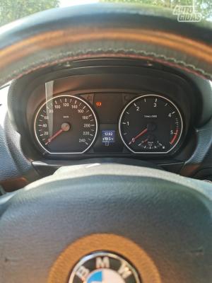 Melns BMW 116 2010 Kauņa, ar dzinēja tilpumu 2.00 L un nobraukumu 305 tūkst. km par 3900 €, foto 20 vietnē AUTOMOTO.COM.LV