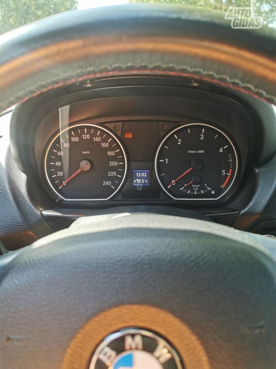 Melns BMW 116 2010 Kauņa, ar dzinēja tilpumu 2.00 L un nobraukumu 305 tūkst. km par 3900 €, foto 20 vietnē AUTOMOTO.COM.LV