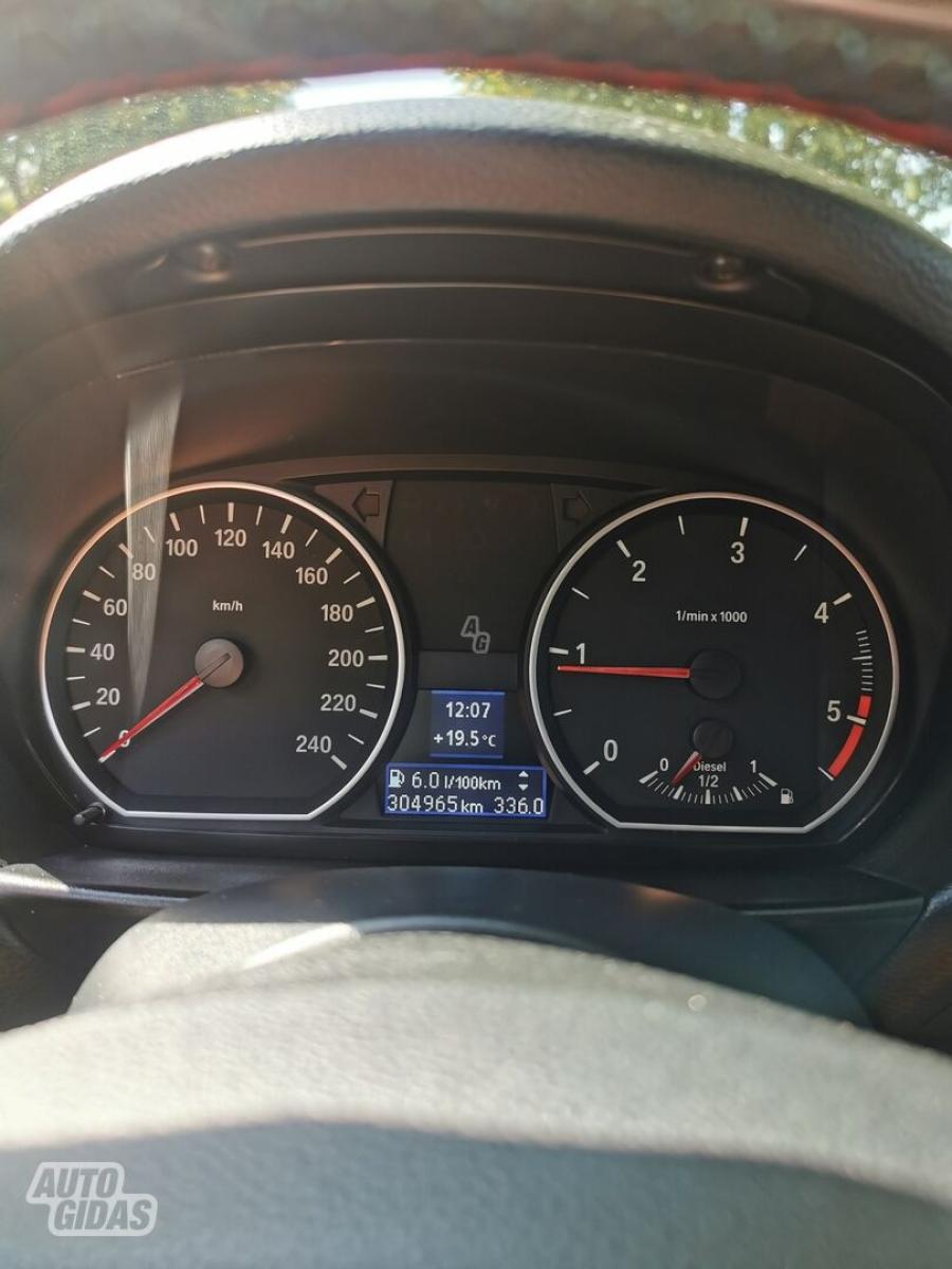 Melns BMW 116 2010 Kauņa, ar dzinēja tilpumu 2.00 L un nobraukumu 305 tūkst. km par 3900 €, foto 23 vietnē AUTOMOTO.COM.LV