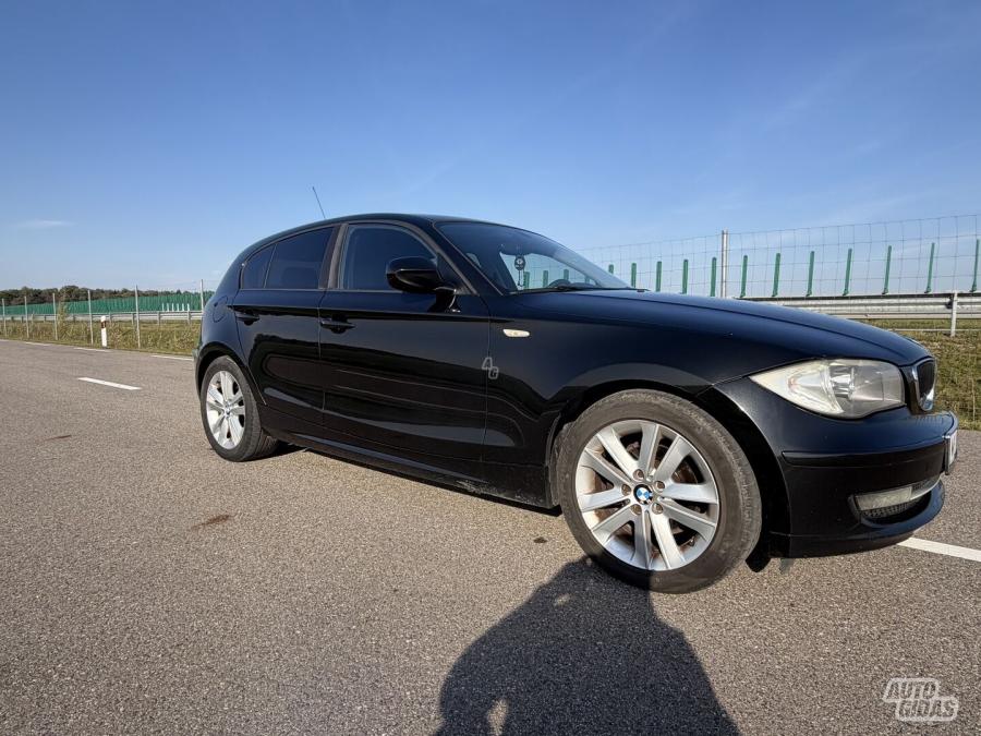 Melns BMW 116 2010 Kauņa, ar dzinēja tilpumu 2.00 L un nobraukumu 325 tūkst. km par 3200 €, foto 3 vietnē AUTOMOTO.COM.LV