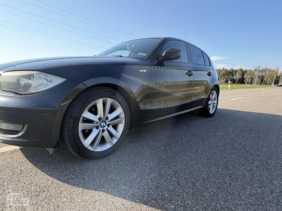 Melns BMW 116 2010 Kauņa, ar dzinēja tilpumu 2.00 L un nobraukumu 325 tūkst. km par 3200 €, foto 6 vietnē AUTOMOTO.COM.LV