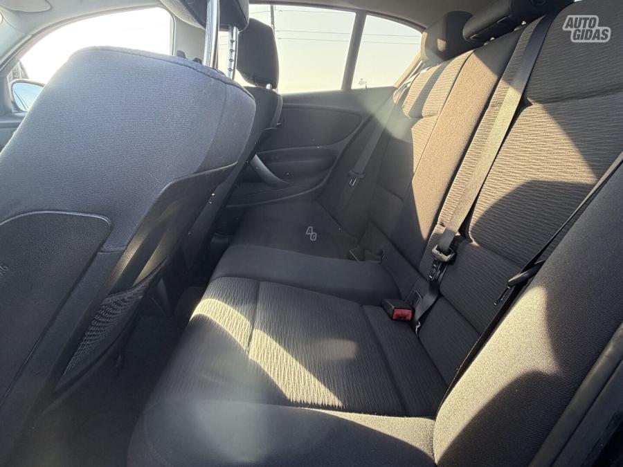 Melns BMW 116 2010 Kauņa, ar dzinēja tilpumu 2.00 L un nobraukumu 325 tūkst. km par 3200 €, foto 14 vietnē AUTOMOTO.COM.LV