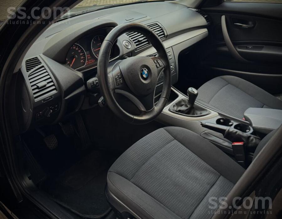 Black BMW 116 2011 in Jelgava, with an engine capacity of 2.00 L and mileage of 297 thousand km for 4150 €, photo 10 on AUTOMOTO.COM.LV