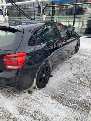 Black BMW 116 2011 in Riga, with an engine capacity of 2.00 L and mileage of 370 thousand km for 6000 €, photo 4 on AUTOMOTO.COM.LV