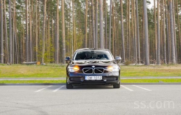 Black BMW 116 2011 in Riga, with an engine capacity of 2.00 L and mileage of 267 thousand km for 5990 €, photo 3 on AUTOMOTO.COM.LV