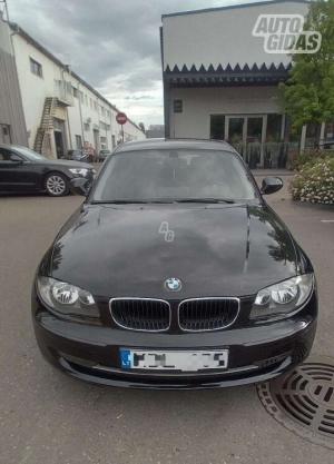 Melns BMW 116 2011 Viļņa, ar dzinēja tilpumu 2.00 L un nobraukumu 255 tūkst. km par 3277 €, foto  vietnē AUTOMOTO.COM.LV