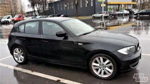 Black BMW 116 2011 in Vilnius, with an engine capacity of 2.00 L and mileage of 255 thousand km for 3277 €, photo 4 on AUTOMOTO.COM.LV