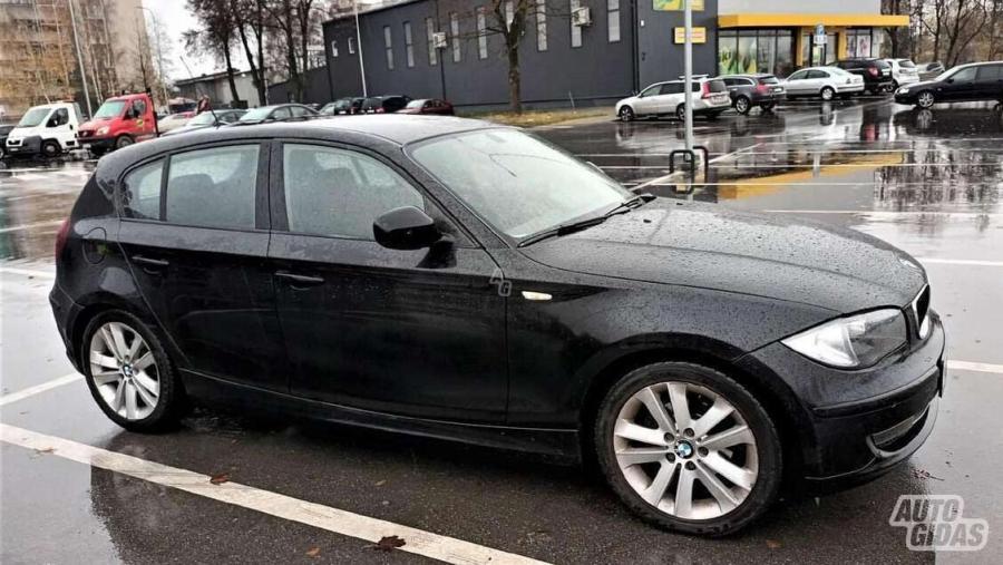 Black BMW 116 2011 in Vilnius, with an engine capacity of 2.00 L and mileage of 255 thousand km for 3277 €, photo 4 on AUTOMOTO.COM.LV