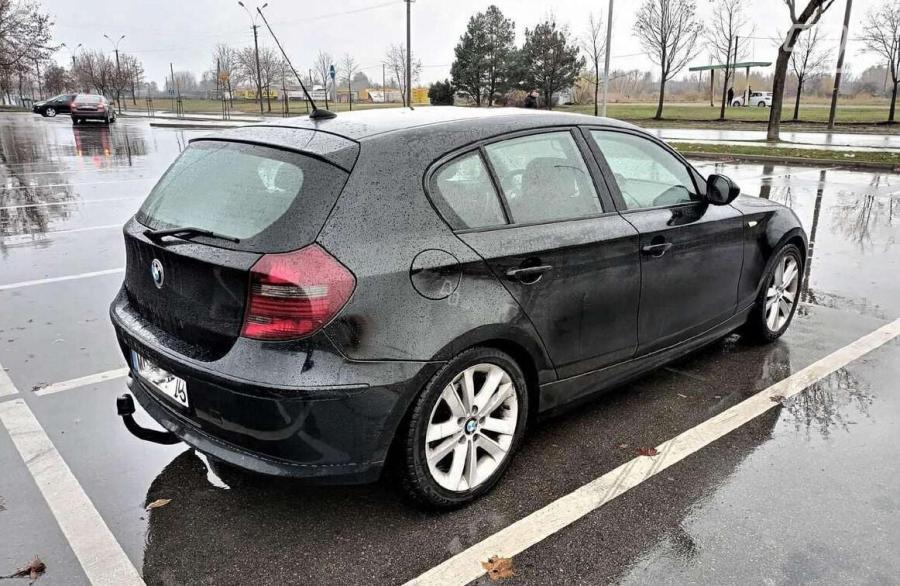 Black BMW 116 2011 in Vilnius, with an engine capacity of 2.00 L and mileage of 255 thousand km for 3277 €, photo 5 on AUTOMOTO.COM.LV