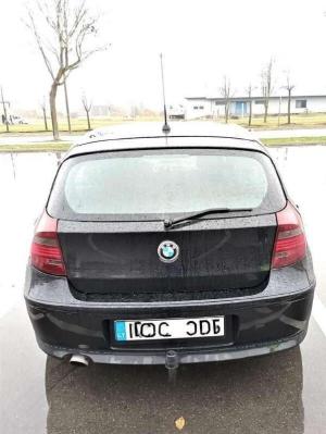 Black BMW 116 2011 in Vilnius, with an engine capacity of 2.00 L and mileage of 255 thousand km for 3277 €, photo 6 on AUTOMOTO.COM.LV