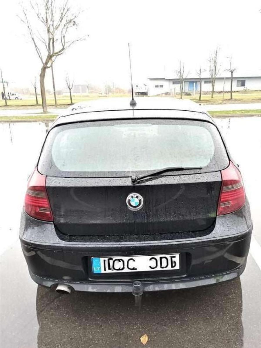 Black BMW 116 2011 in Vilnius, with an engine capacity of 2.00 L and mileage of 255 thousand km for 3277 €, photo 6 on AUTOMOTO.COM.LV