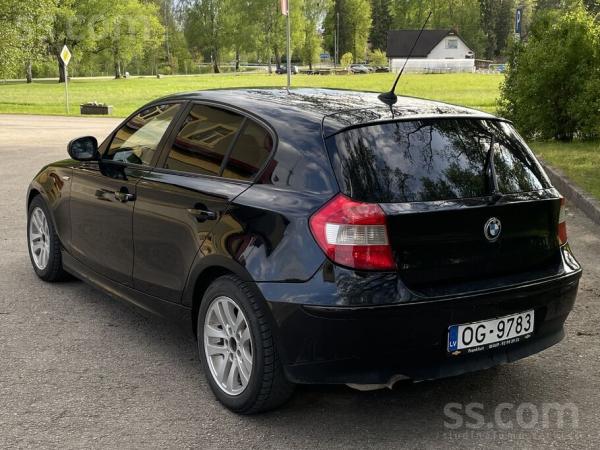 Melns BMW 116 2011 Ogre, ar dzinēja tilpumu 2.00 L un nobraukumu 235 tūkst. km par 2990 €, foto 5 vietnē AUTOMOTO.COM.LV