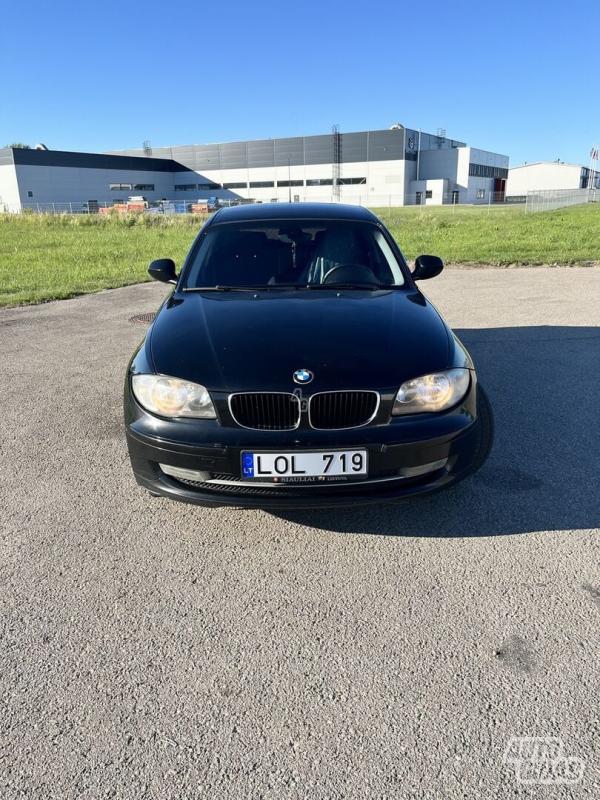 Black BMW 116 2011 in Siauliai, with an engine capacity of 2.00 L and mileage of 295 thousand km for 3500 €, photo 2 on AUTOMOTO.COM.LV