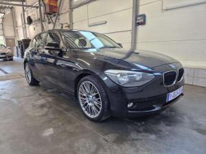 Melns BMW 116 2011 Raseiniai, ar dzinēja tilpumu 2.00 L un nobraukumu 177 tūkst. km par 4990 €, foto 4 vietnē AUTOMOTO.COM.LV