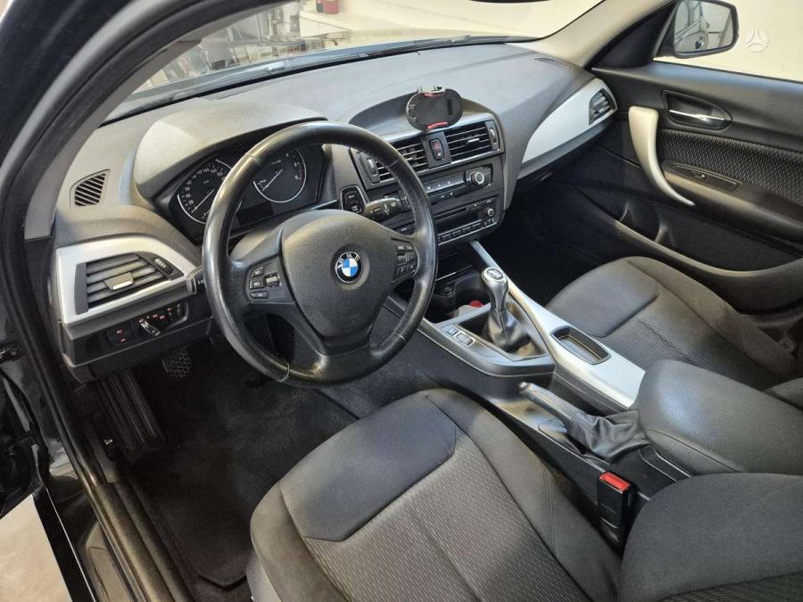 Melns BMW 116 2011 Raseiniai, ar dzinēja tilpumu 2.00 L un nobraukumu 177 tūkst. km par 4990 €, foto 17 vietnē AUTOMOTO.COM.LV